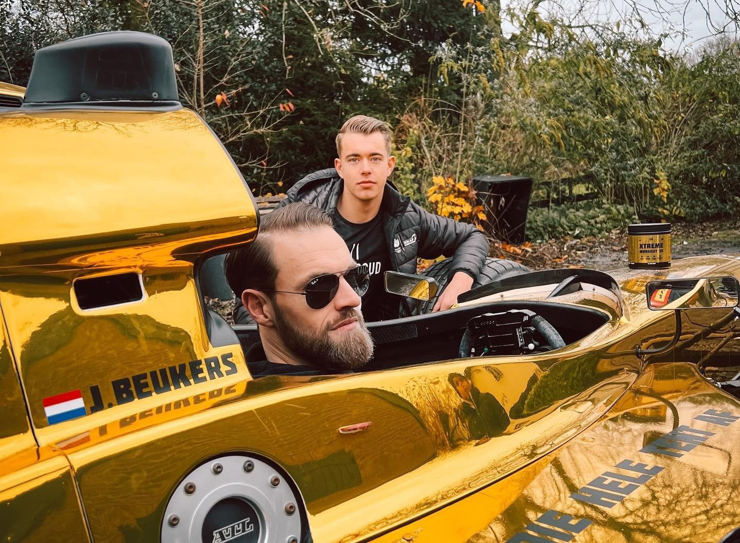 Influencer, ondernemer en fitnessmodel Joel Beukers doet een boekje ...