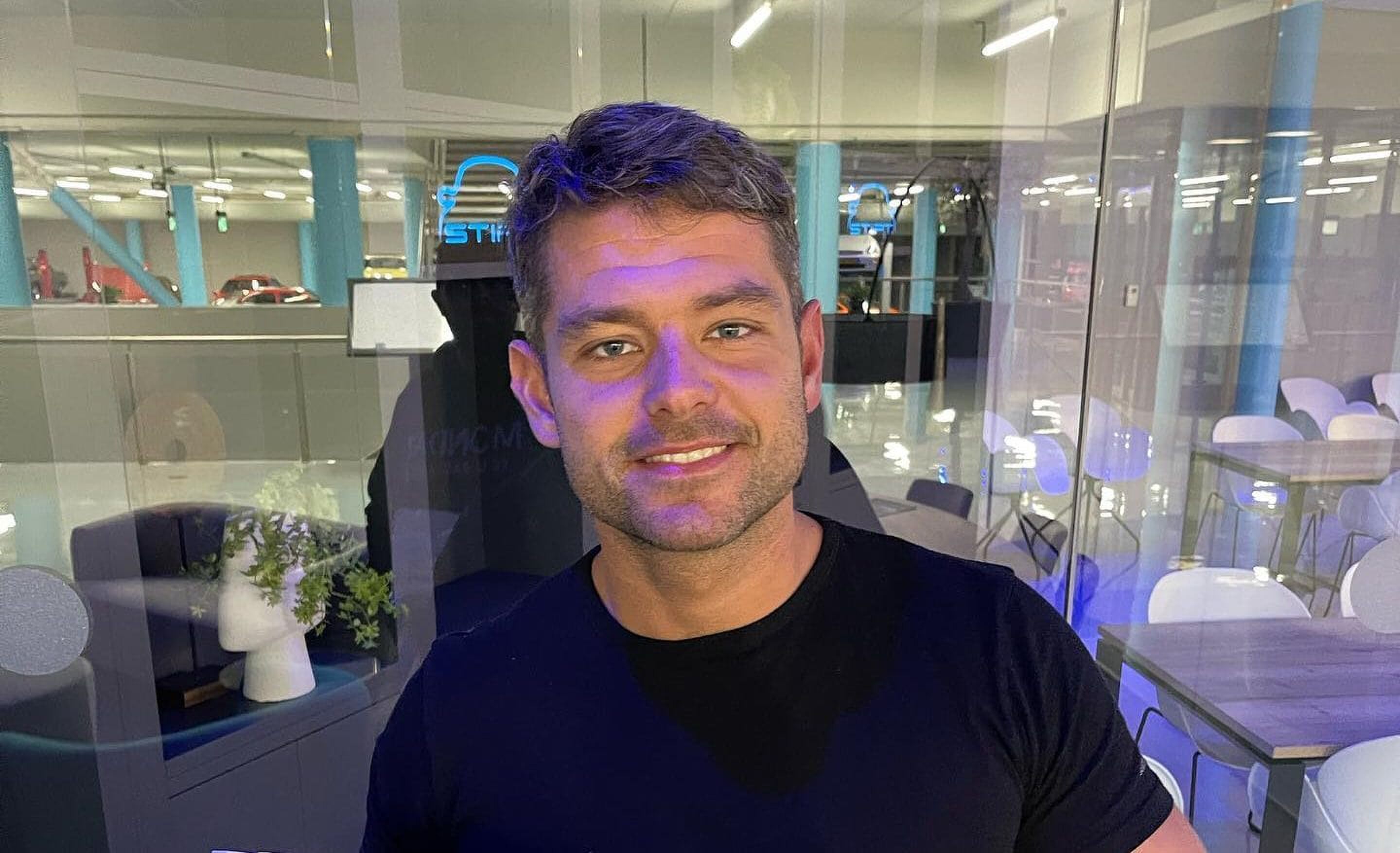 Autopoetsmiljonair Rick van Stippent (30) heeft naar eigen zeggen € 300 ...