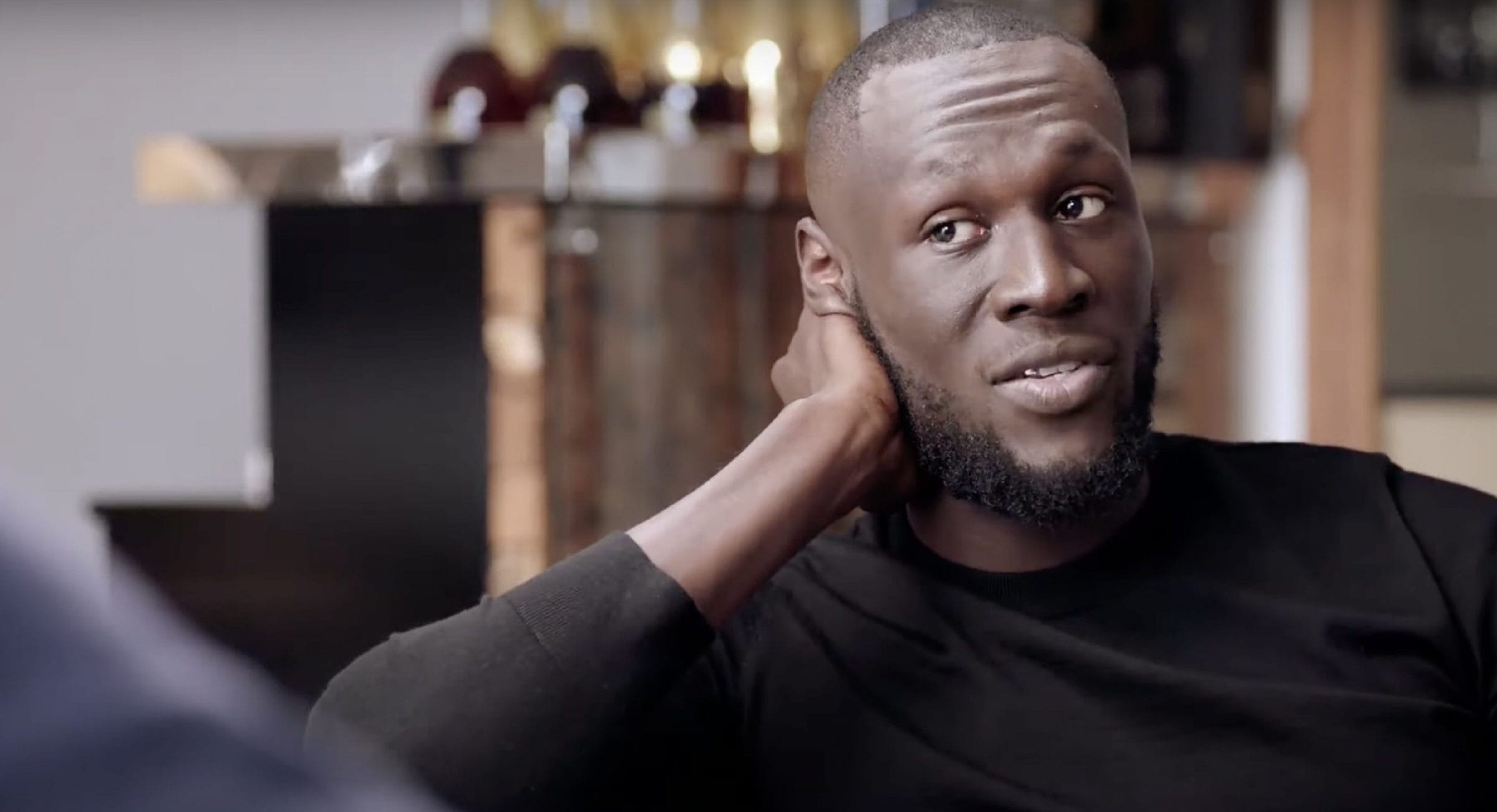 Britse rapper Stormzy slaat spaarpot stuk om voetbalclub te verweven ...