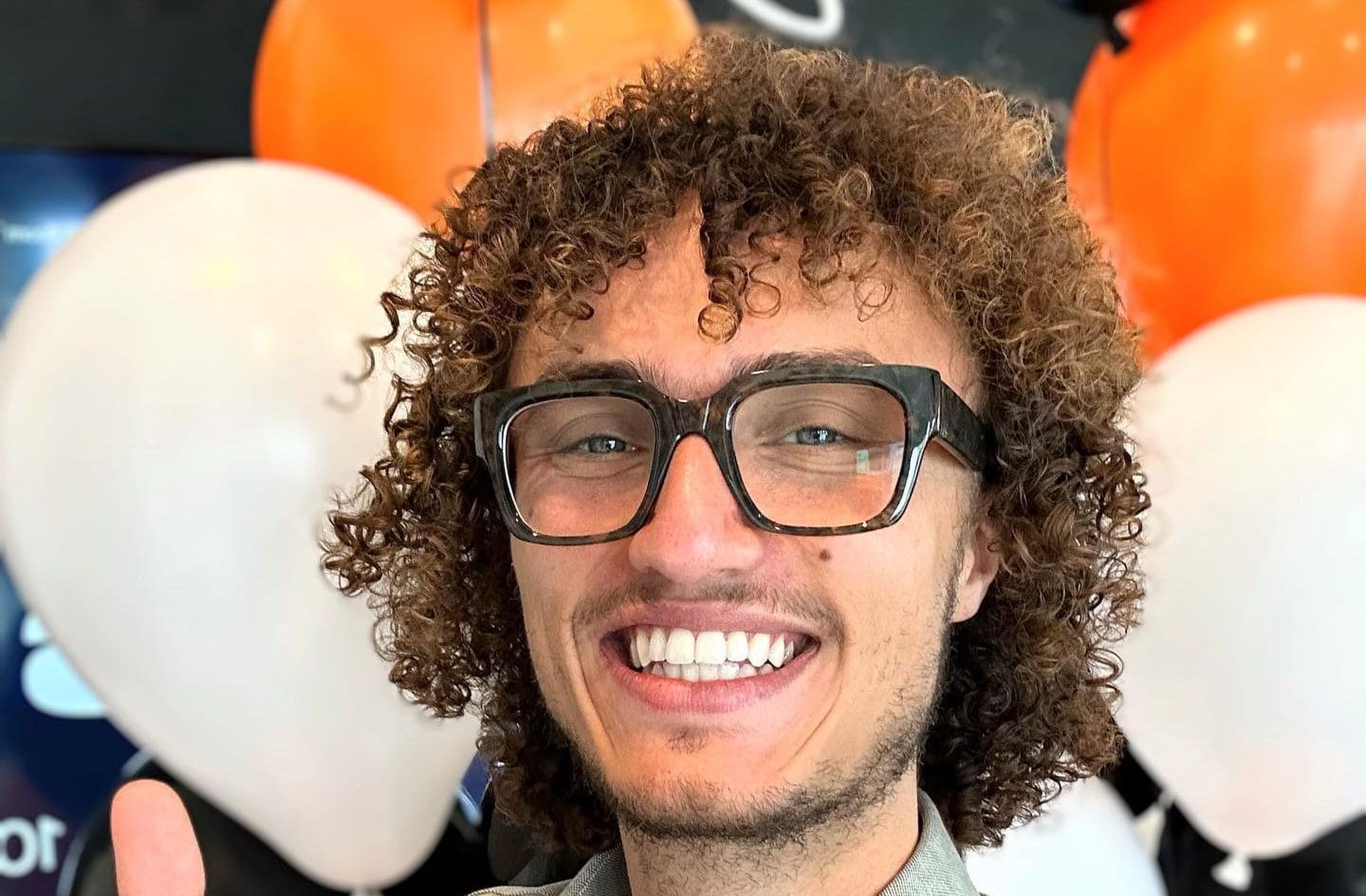 Rondleiding door het peperdure kantoor van de Nederlandse YouTuber ...