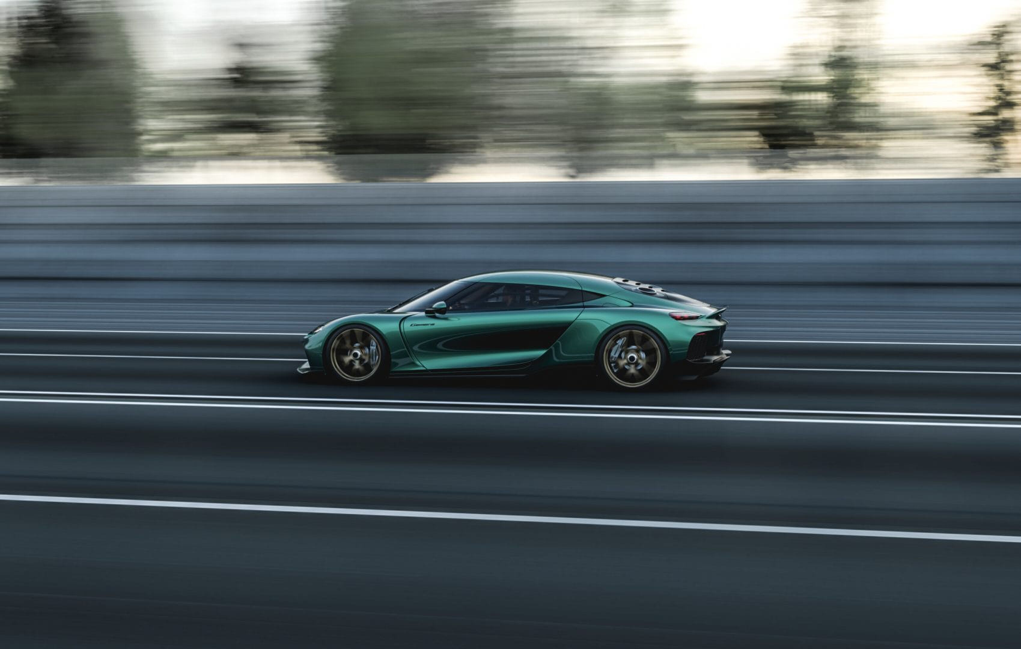 De revolutionaire hypercar (Koenigsegg Gemera) is bizar