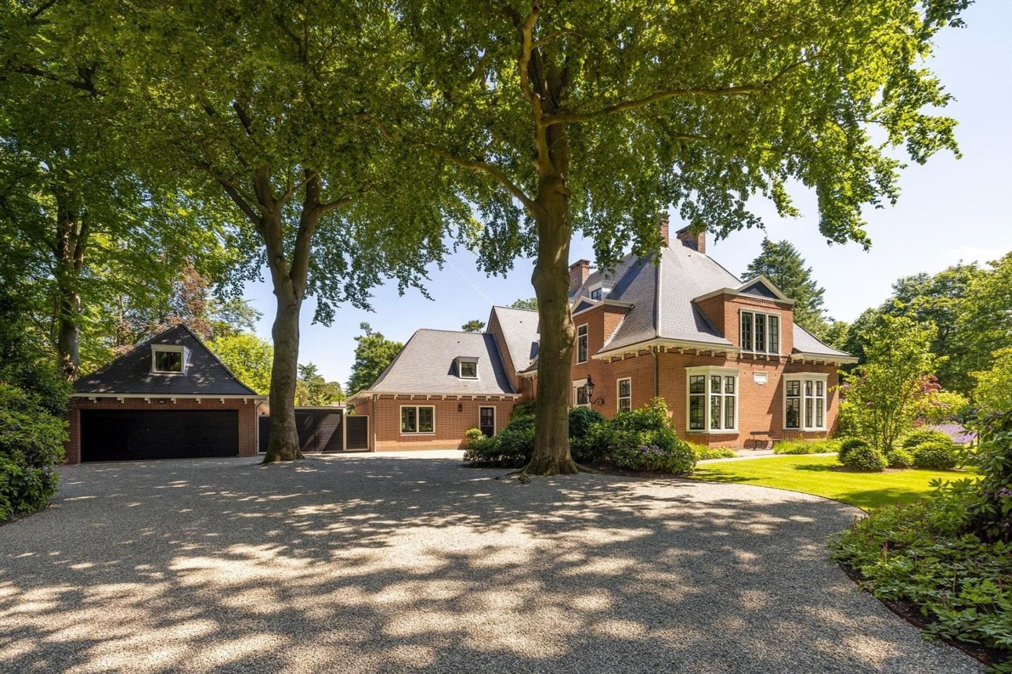 Twintiger verkoopt zijn villa in Huizen voor bijna € 6 miljoen