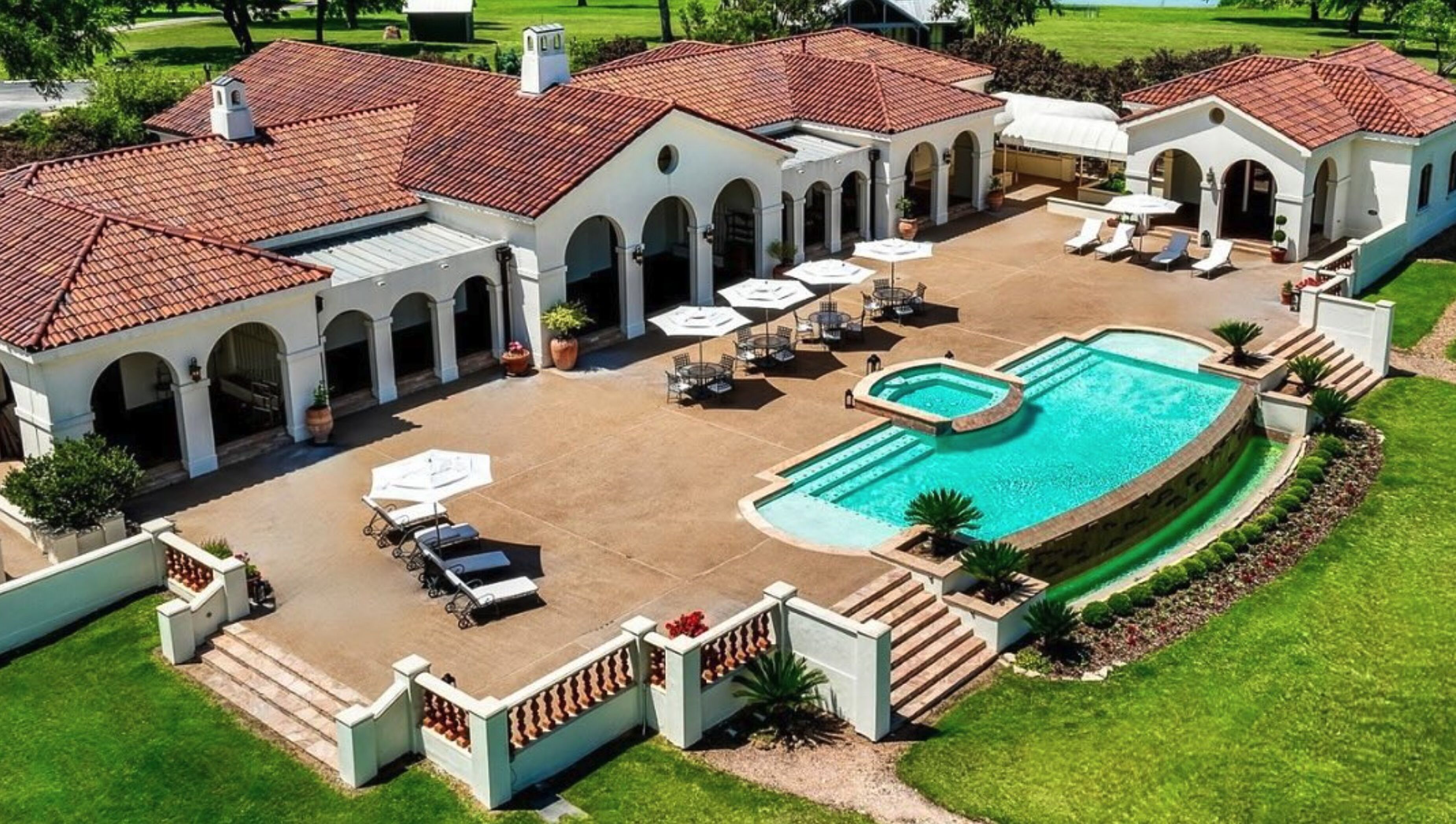Rapper Drake slaat $ 15 miljoen stuk op uitgestrekte ranch in Texas