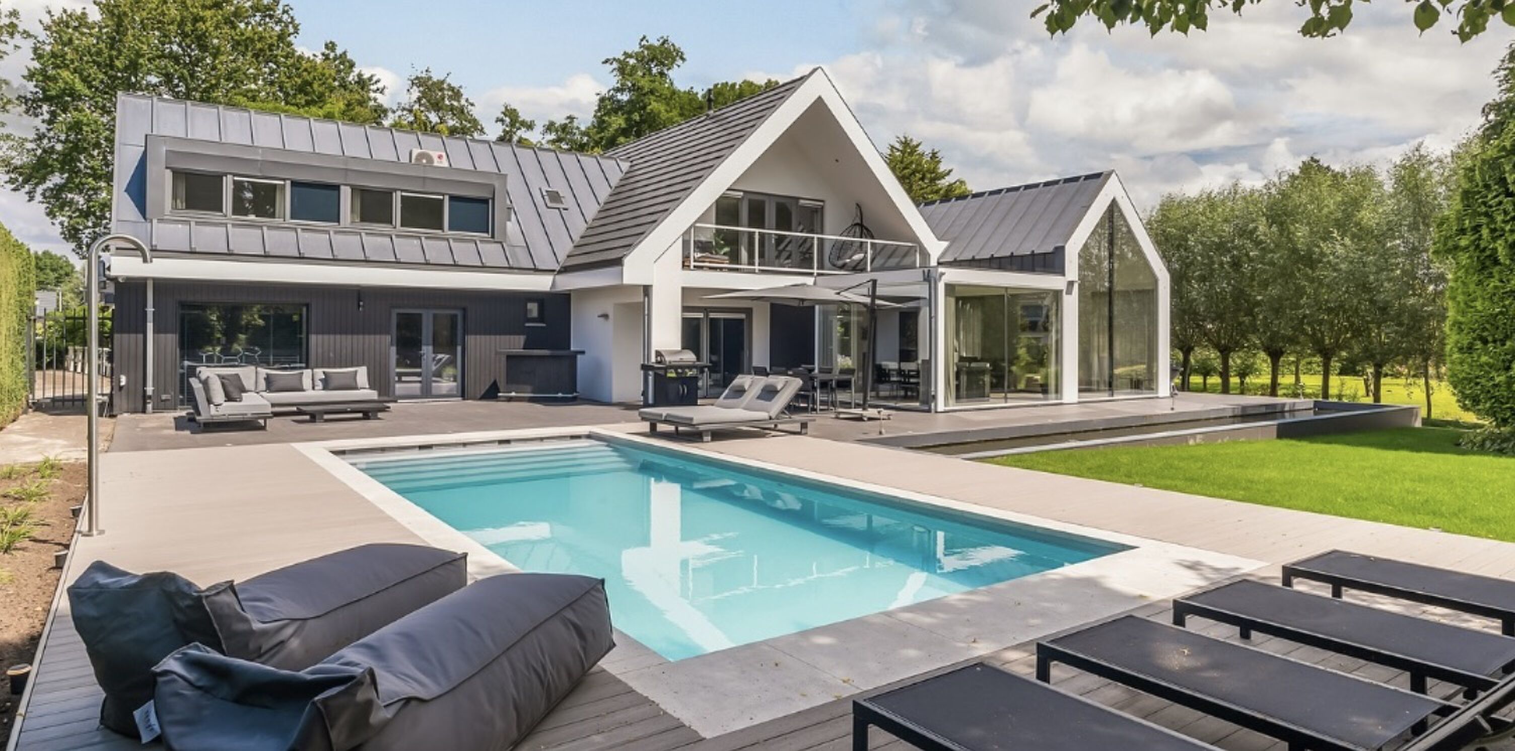 De villa van YouTuber Gio staat nu voor bijna € 1,8 miljoen in de etalage