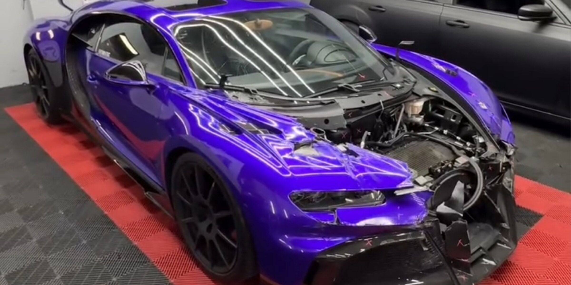 Bugatti weigert YouTuber te helpen die peperdure wagen crashte