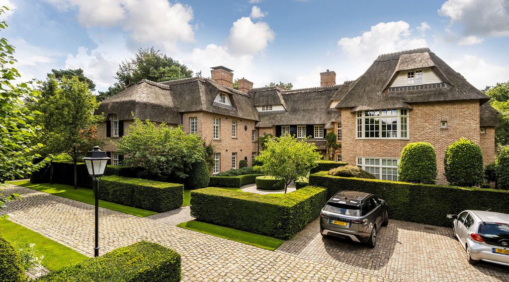 In deze prachtige villa in Laren woont bondscoach Ronald Koeman