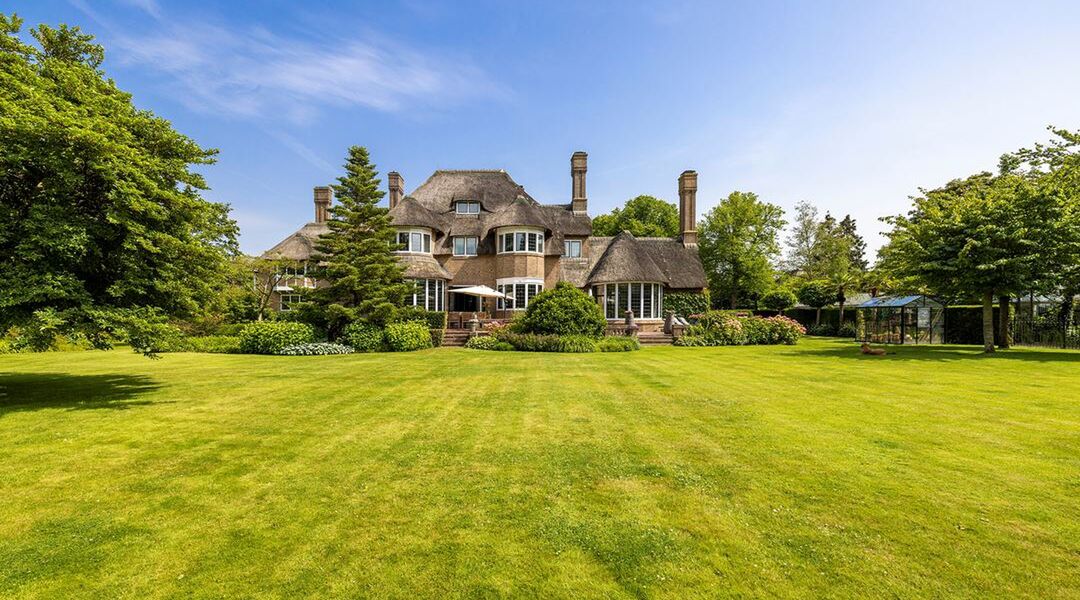 Hugo Heerema snoept € 2 miljoen van vraagprijs villa in Warmond