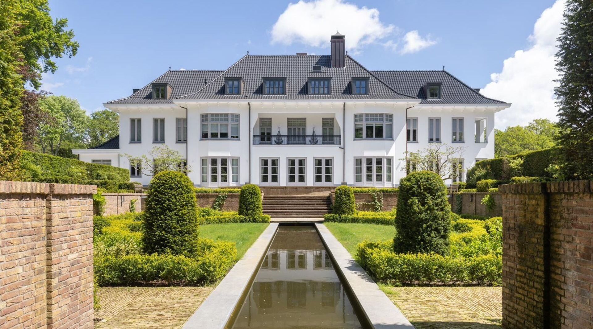 Voormalige villa van Dennis Bergkamp heeft alles wat u nodig heeft